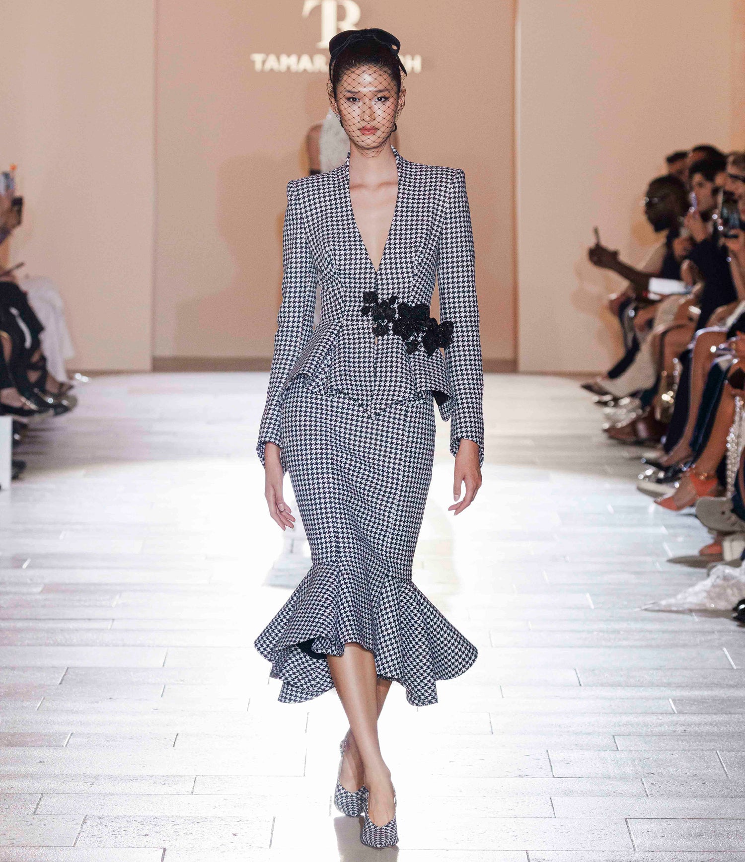 Look 03 – Tamara Ralph