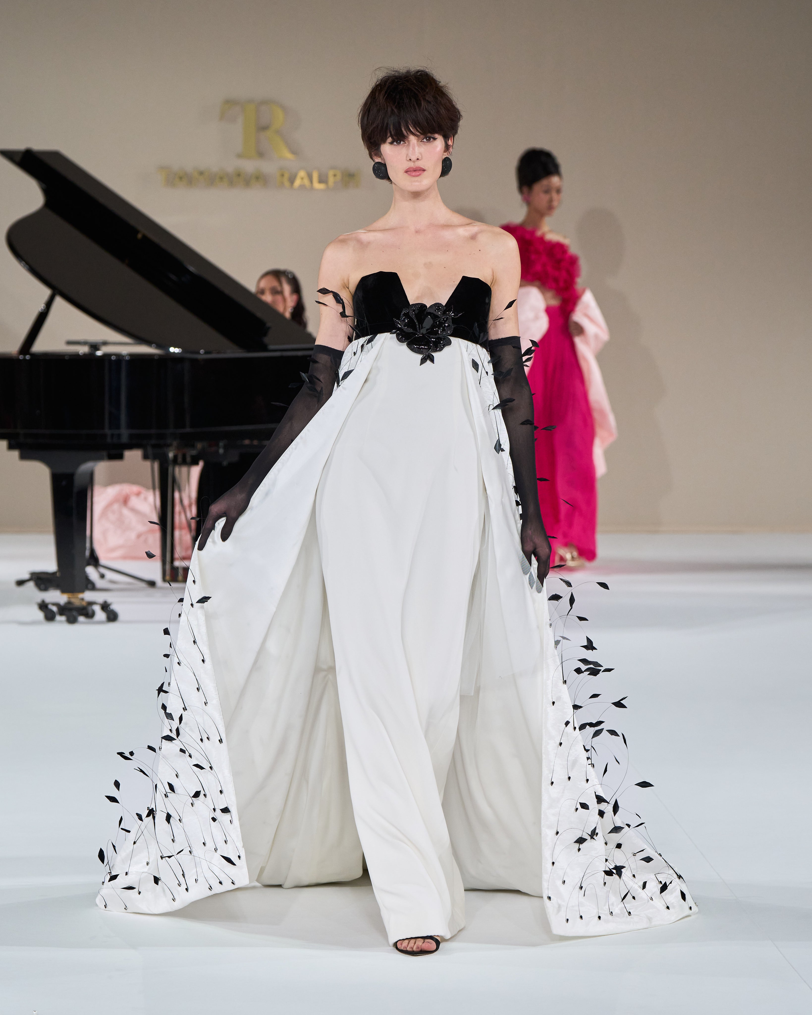 Look 23 – Tamara Ralph